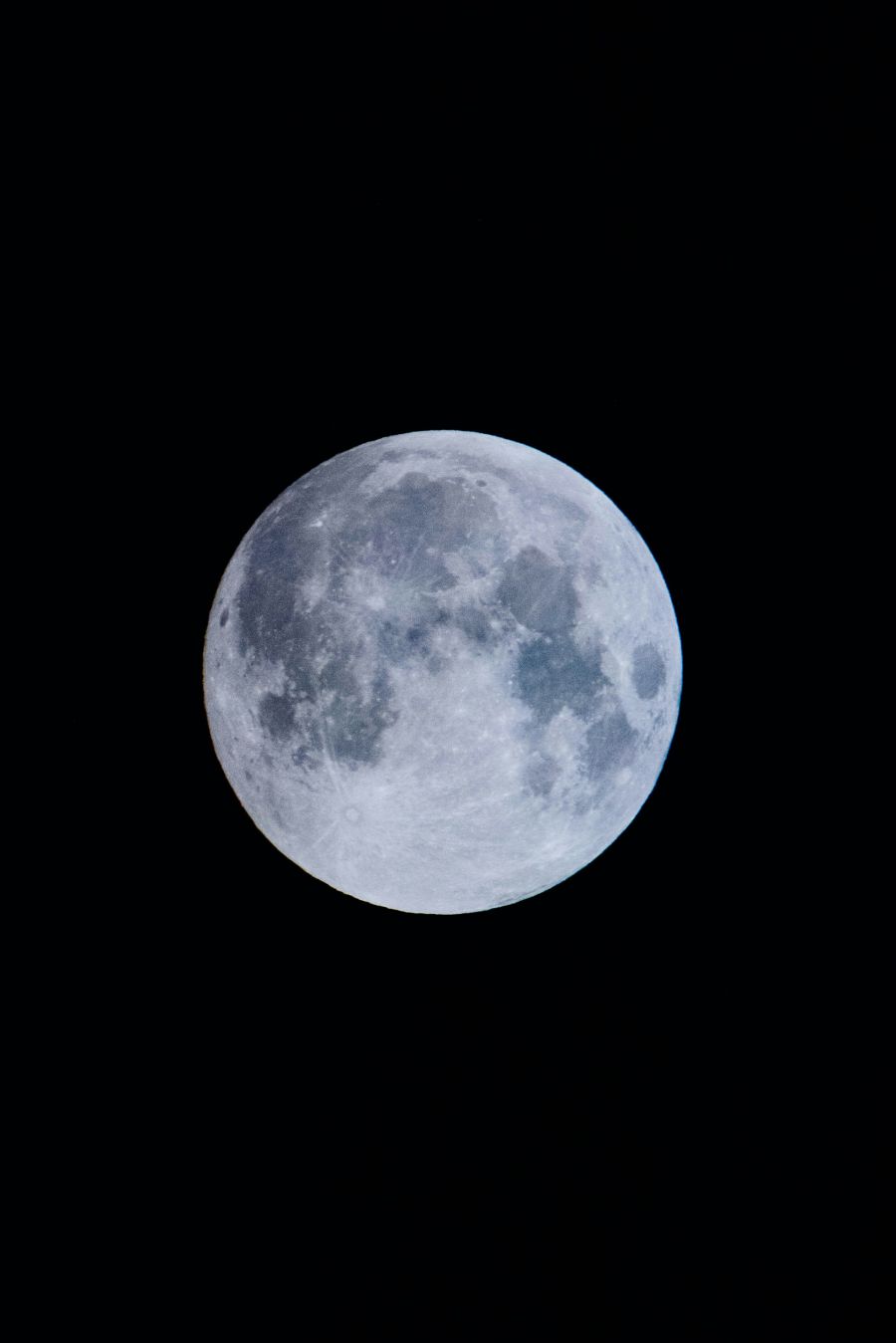 The rare full 'blue moon' can be admired tonight and tomorrow night